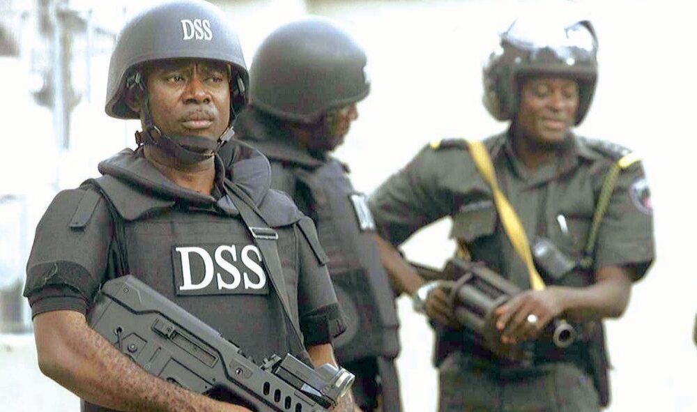 BREAKING: DSS intercepts new naira notes sellers, fingers commercial ...