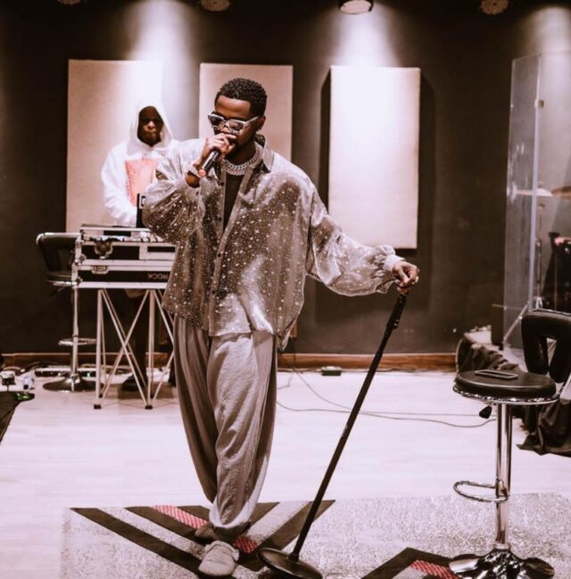 BREAKING: Kizz Daniel returns with new album ‘Maverick’ - Opinion Nigeria