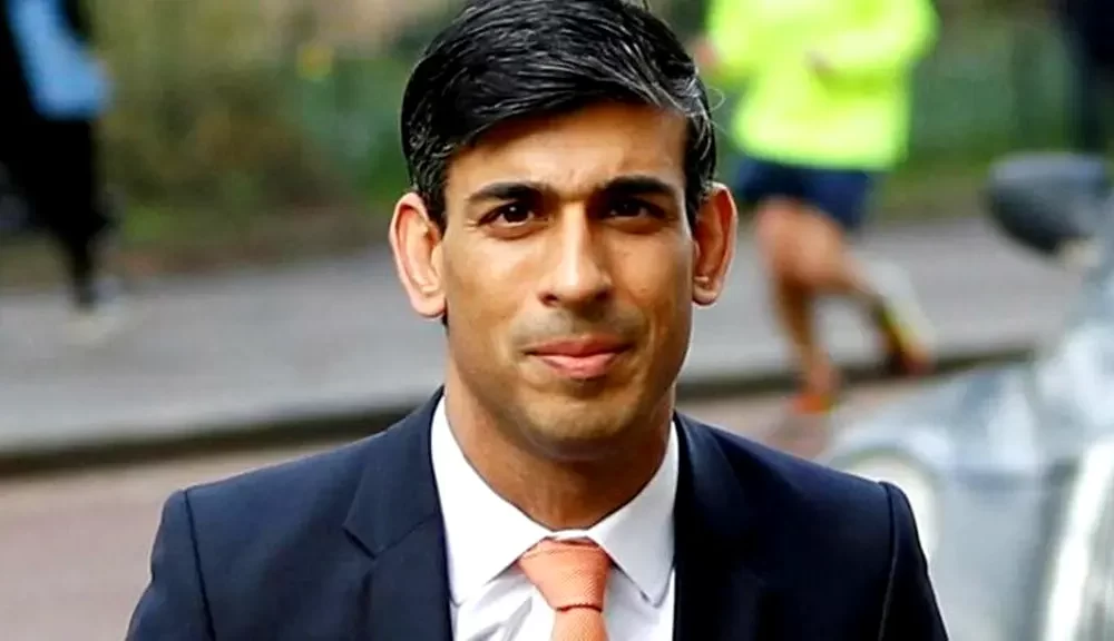 JUST IN: UK PM Sunak performs rituals before entering new office ...